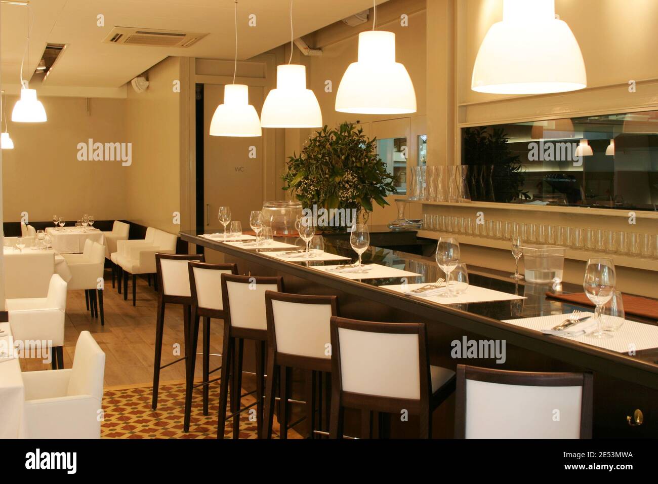 Interiors of a bar restaurant hi-res stock photography and images - Alamy