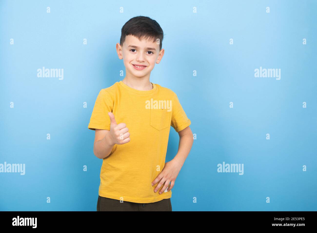 Point thumb up hi-res stock photography and images - Alamy