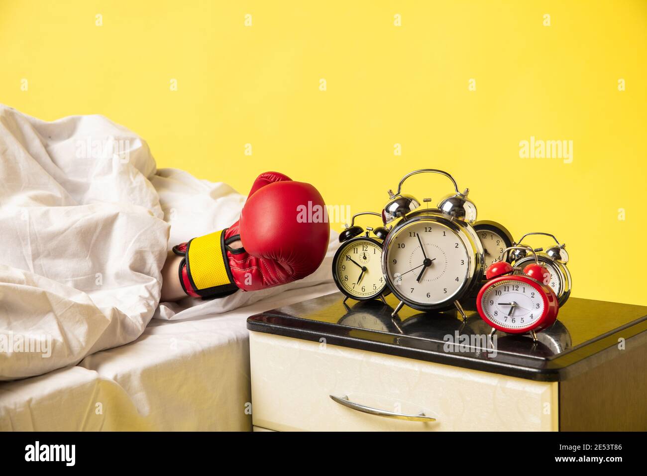 Boxing glove boxing alarm clock hi-res stock photography and images - Alamy