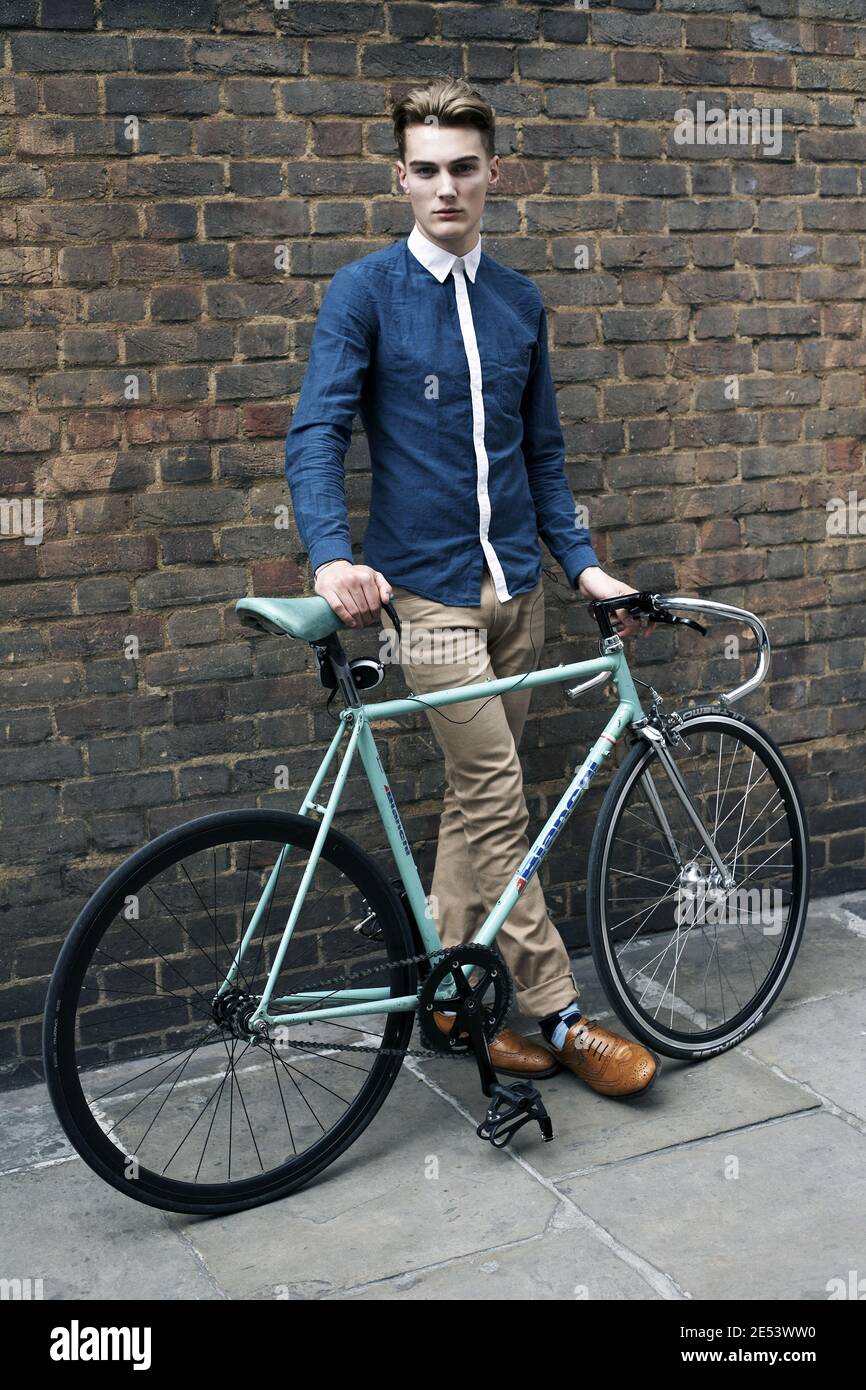 Vintage male cyclists hi-res stock photography and images - Alamy