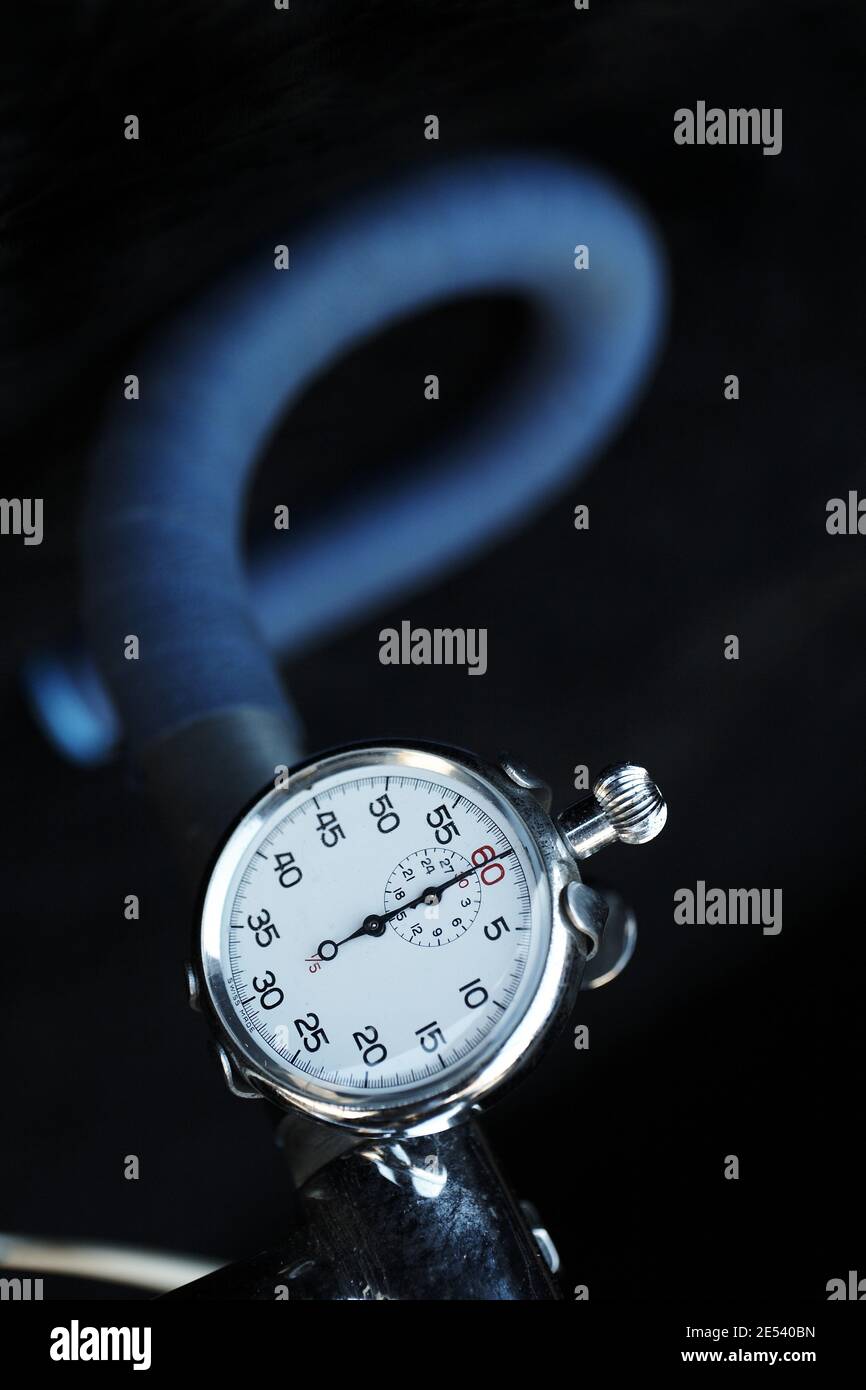 Vintage stopwatch hi-res stock photography and images - Alamy