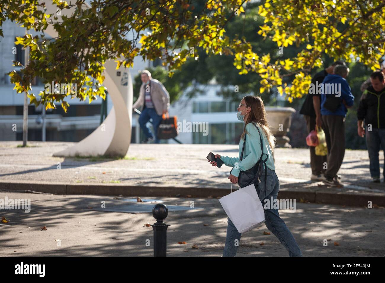Woman rushing face mask hi-res stock photography and images - Alamy