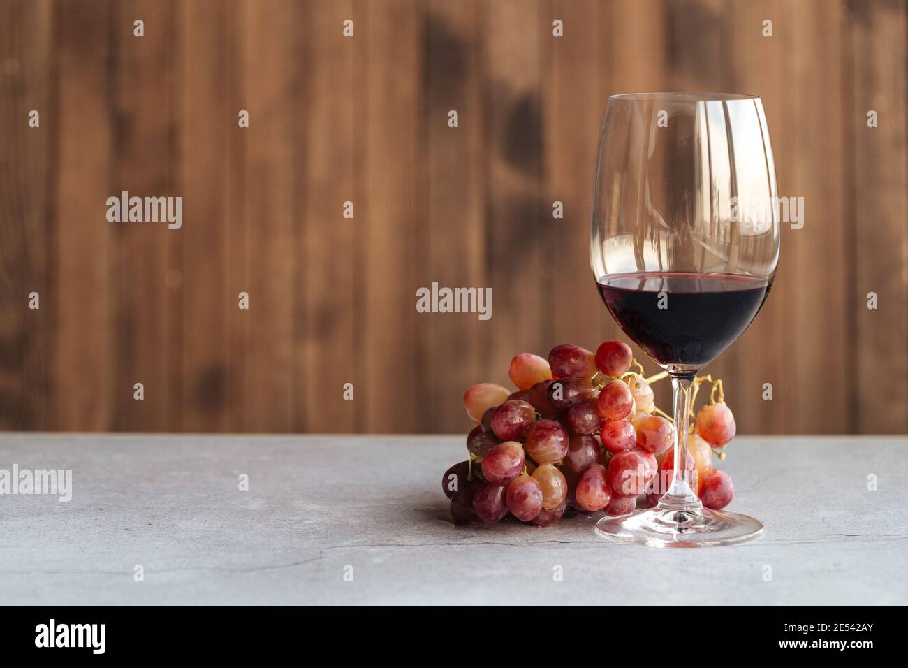 Wine glass side view hi-res stock photography and images - Alamy