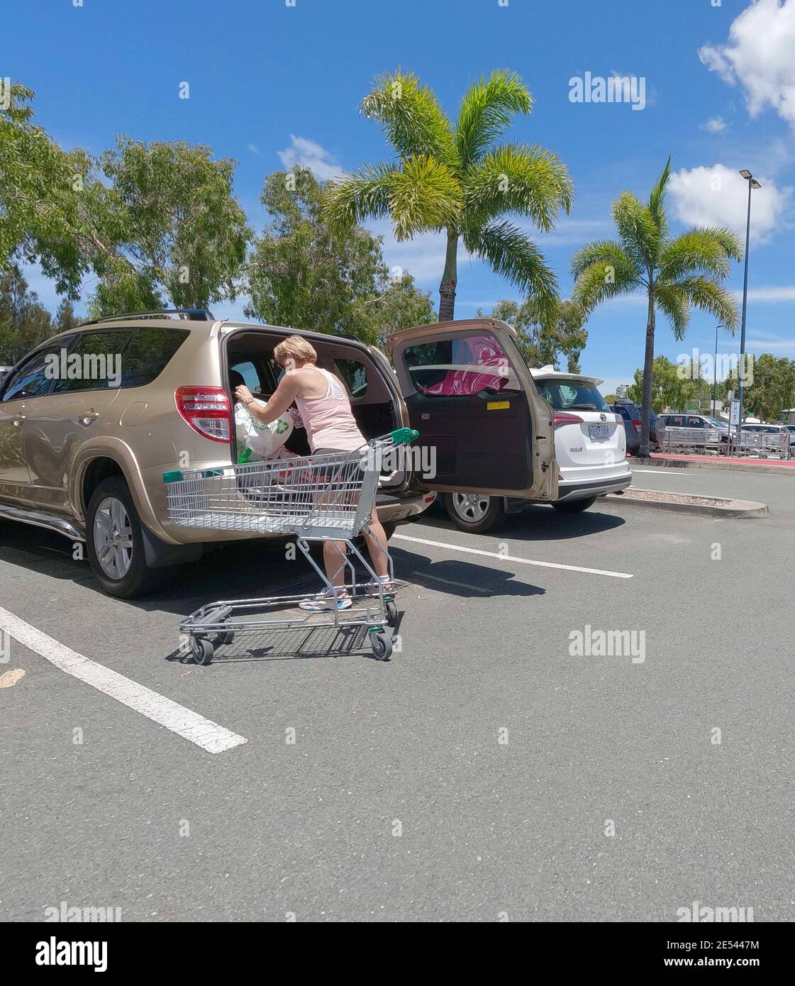 Woman loading car with grocery shopping hi-res stock photography and ...