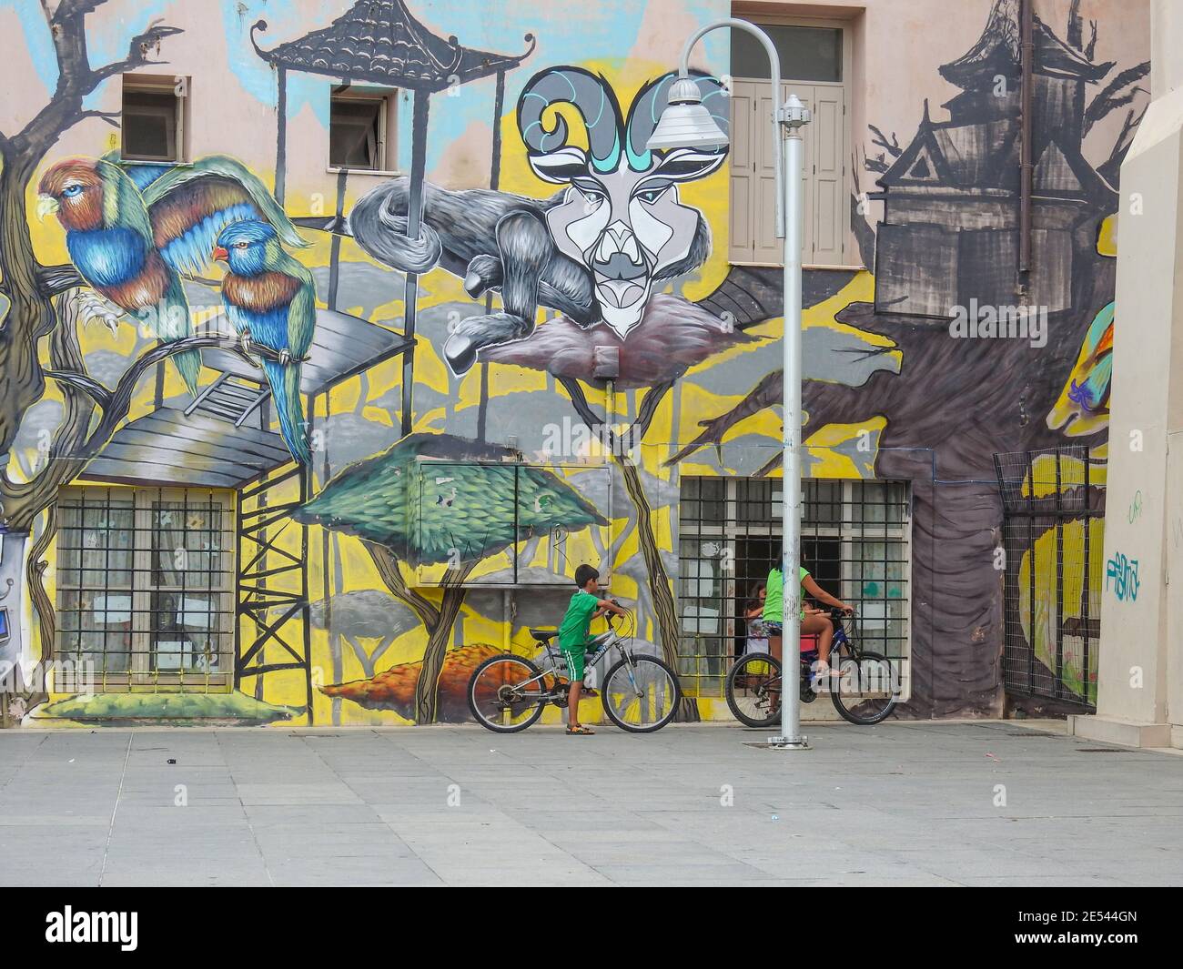 Graffiti children hi-res stock photography and images - Alamy