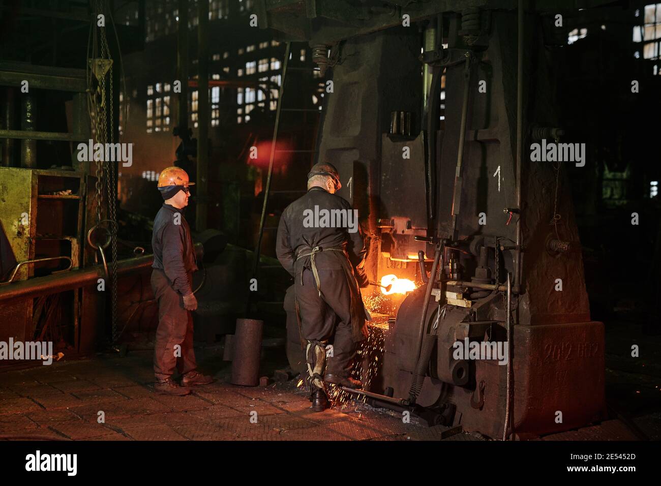 Working industrial plant smoke hi-res stock photography and images - Alamy