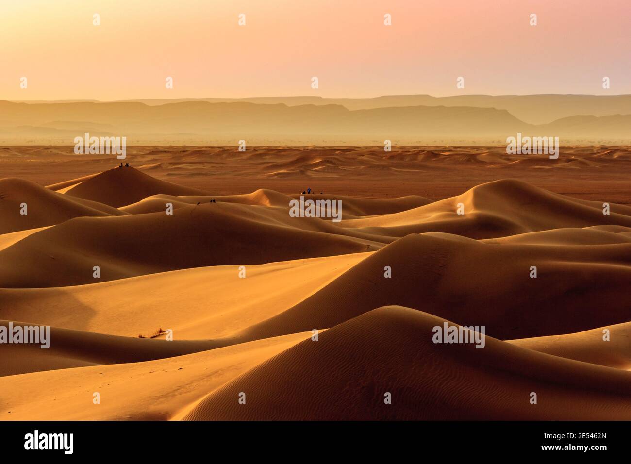 African desert scenery hi-res stock photography and images - Alamy