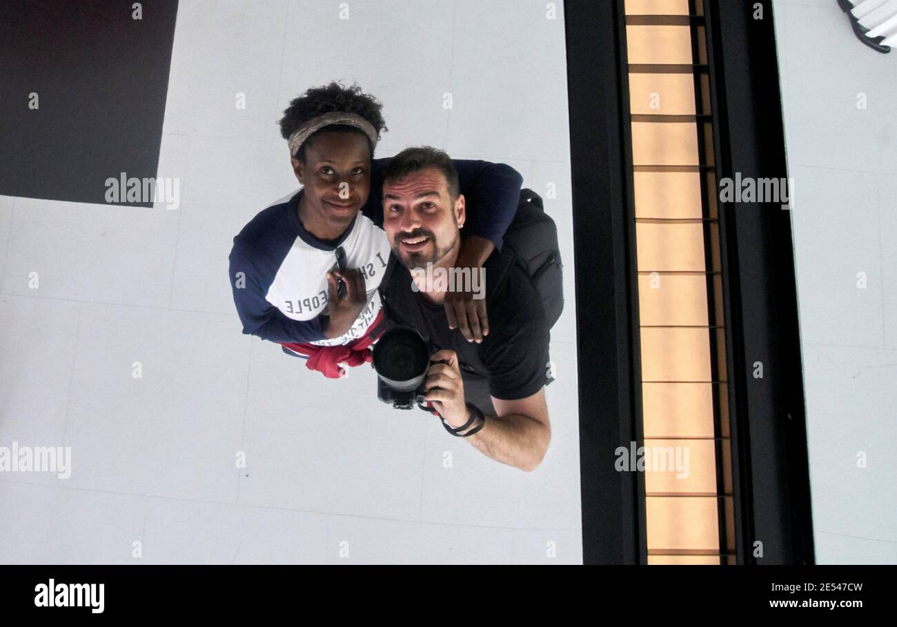 Facing head shot photograph hi-res stock photography and images - Alamy