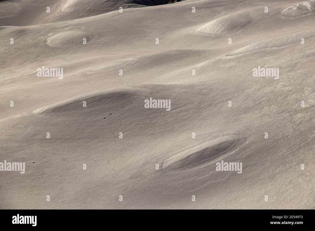 Snow patterns made by nature Stock Photo - Alamy