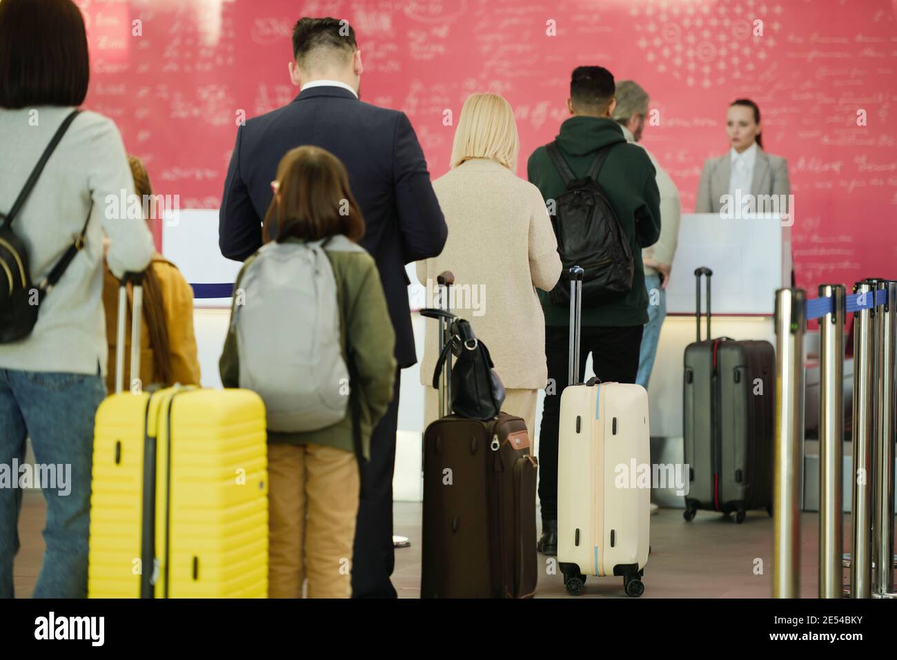 Large group of people leaving hi-res stock photography and images - Alamy