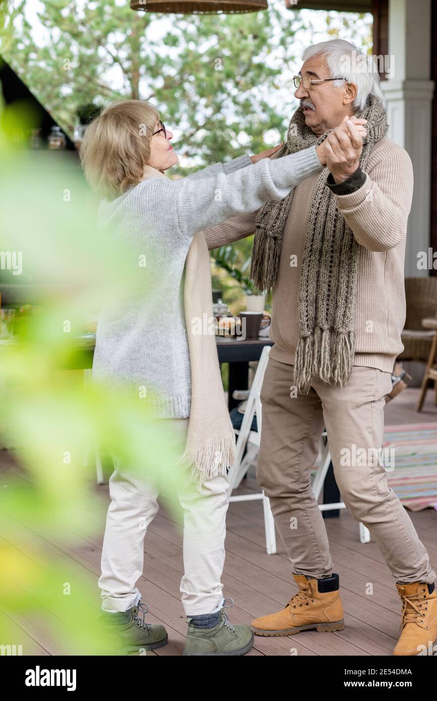 Dancing on table hi-res stock photography and images - Alamy