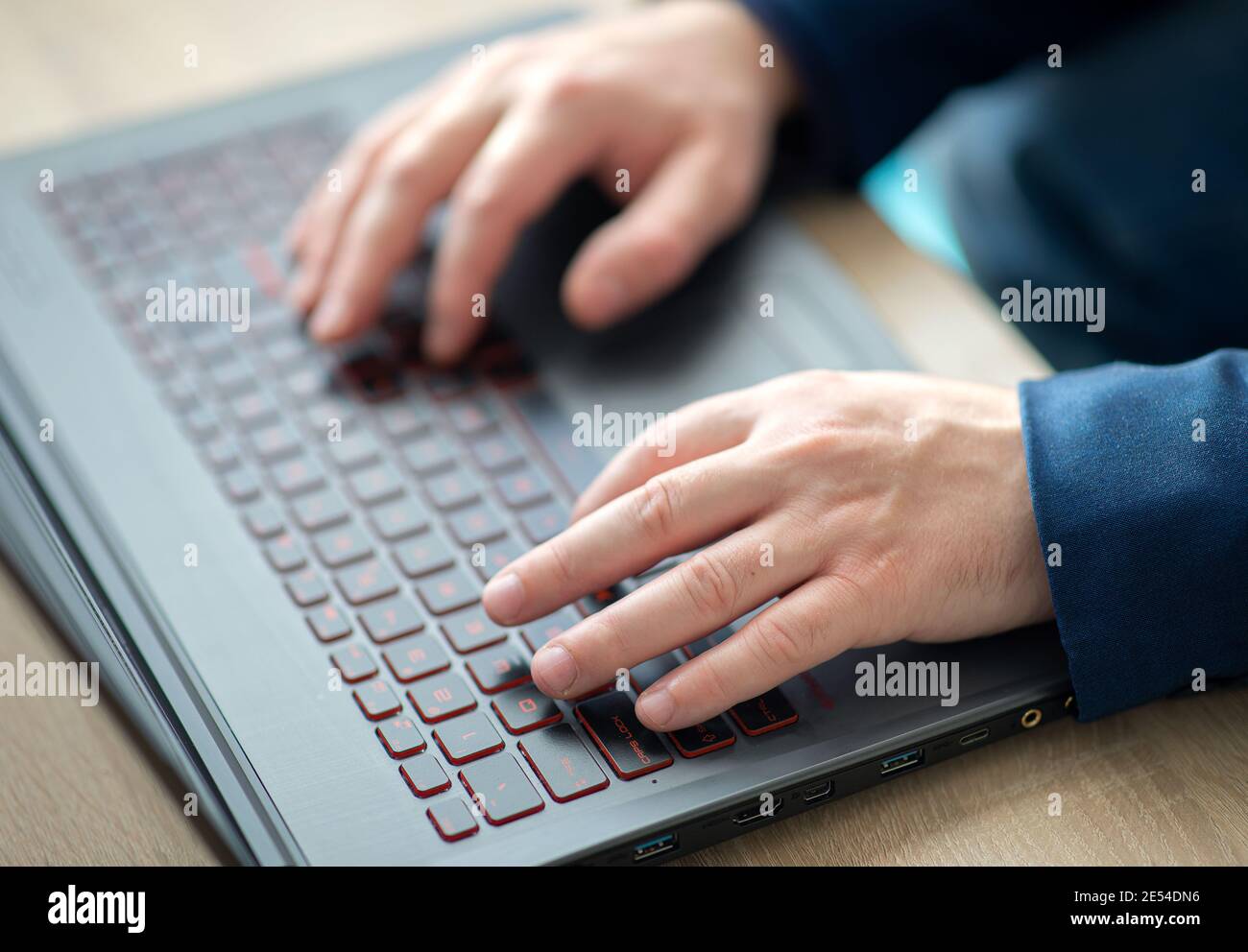 Male hands computer keyboard hi-res stock photography and images - Alamy
