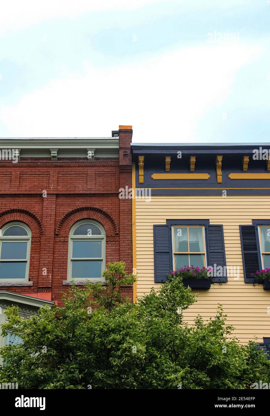 American townhouse hi-res stock photography and images - Alamy