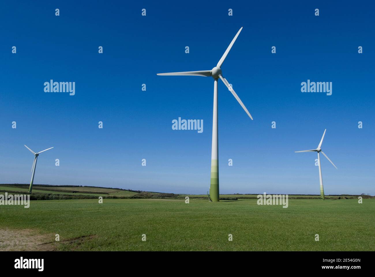 Wind farm cornwall hi-res stock photography and images - Alamy