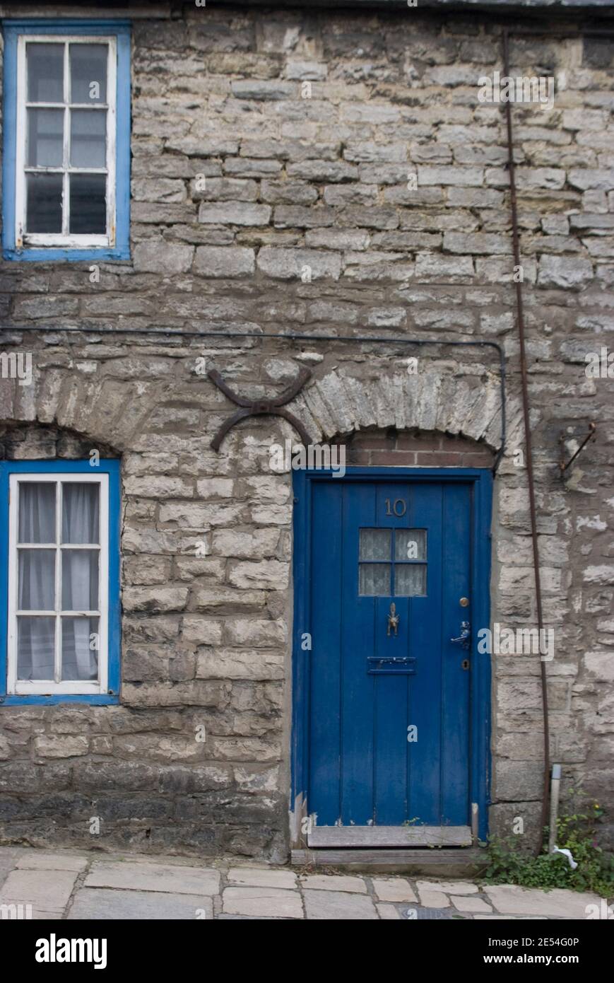 Exteriors traditional cottage windows hi-res stock photography and ...