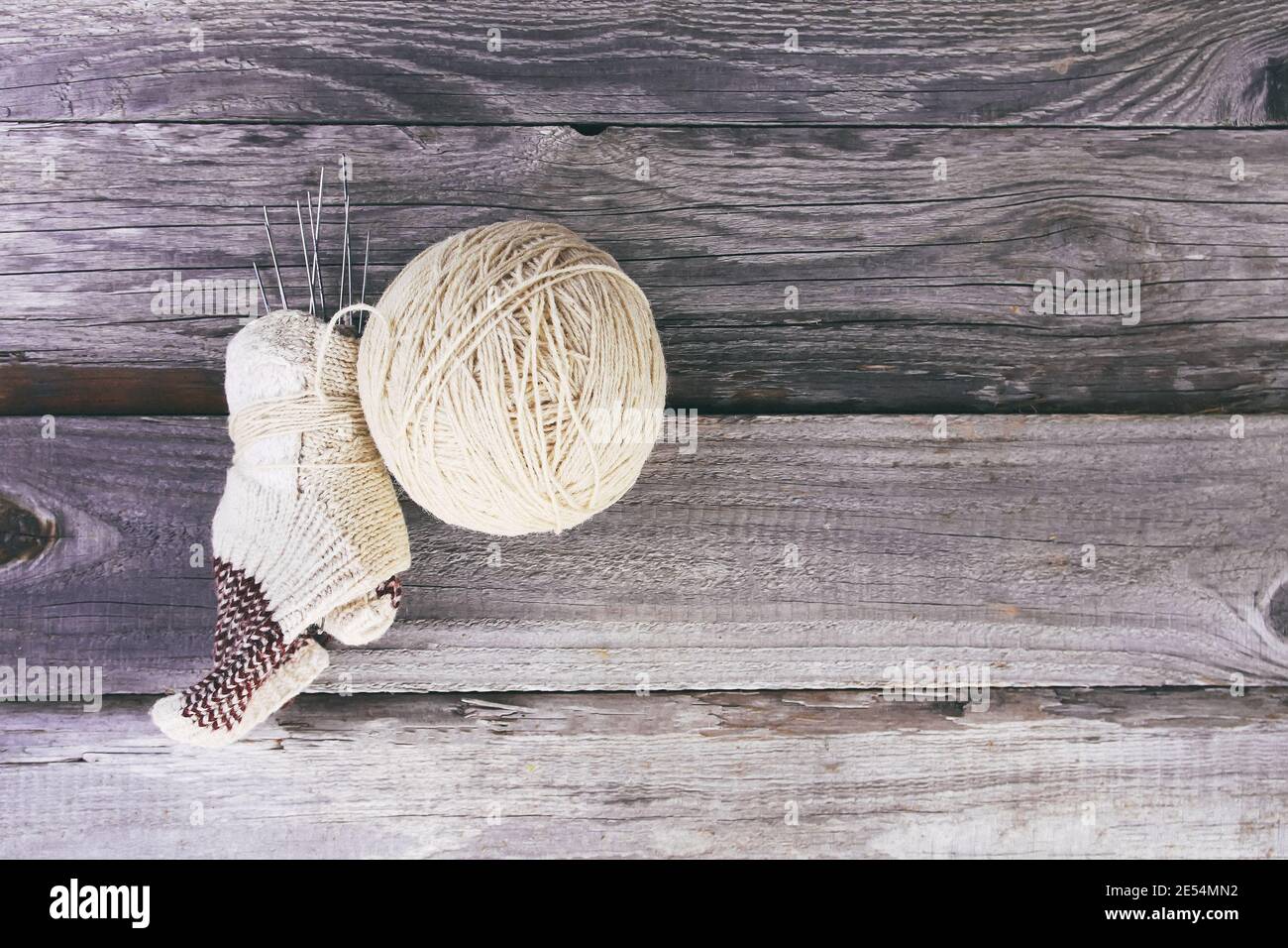 Box knitting yarn needles hi-res stock photography and images - Alamy