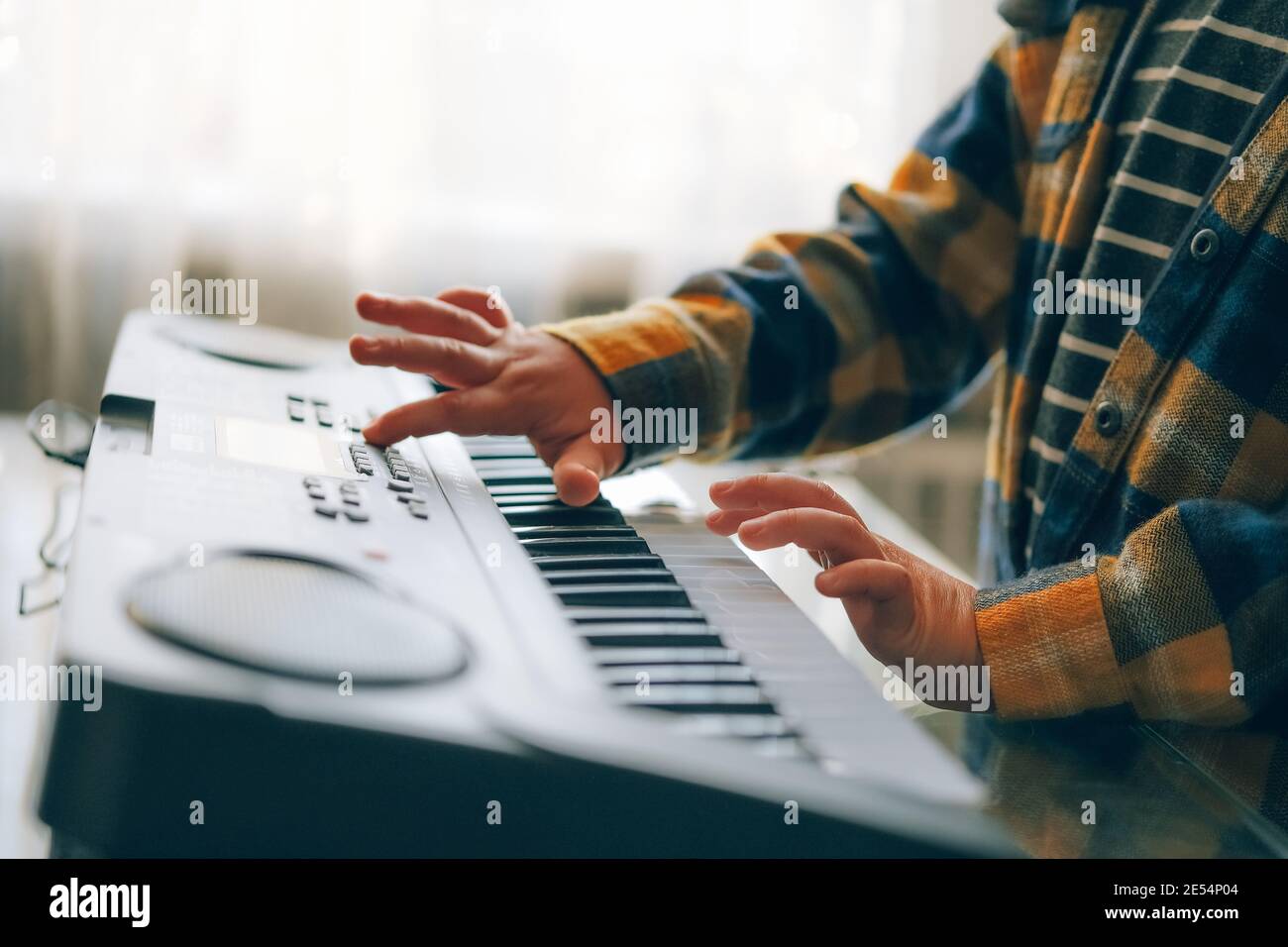 Hands playing classical piano hi-res stock photography and images - Alamy