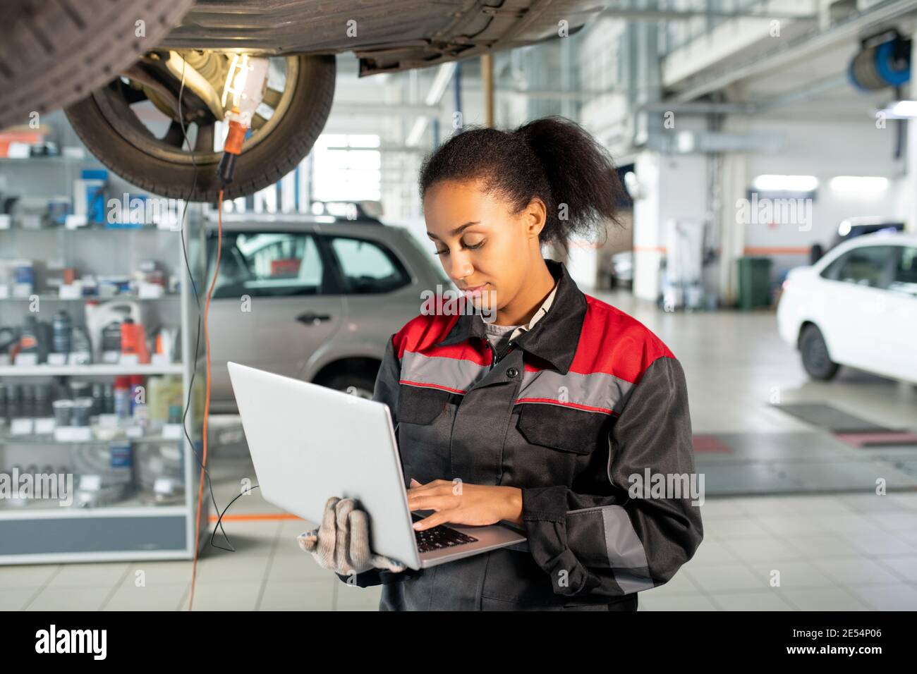 Engineer in car service orders hi-res stock photography and images - Alamy