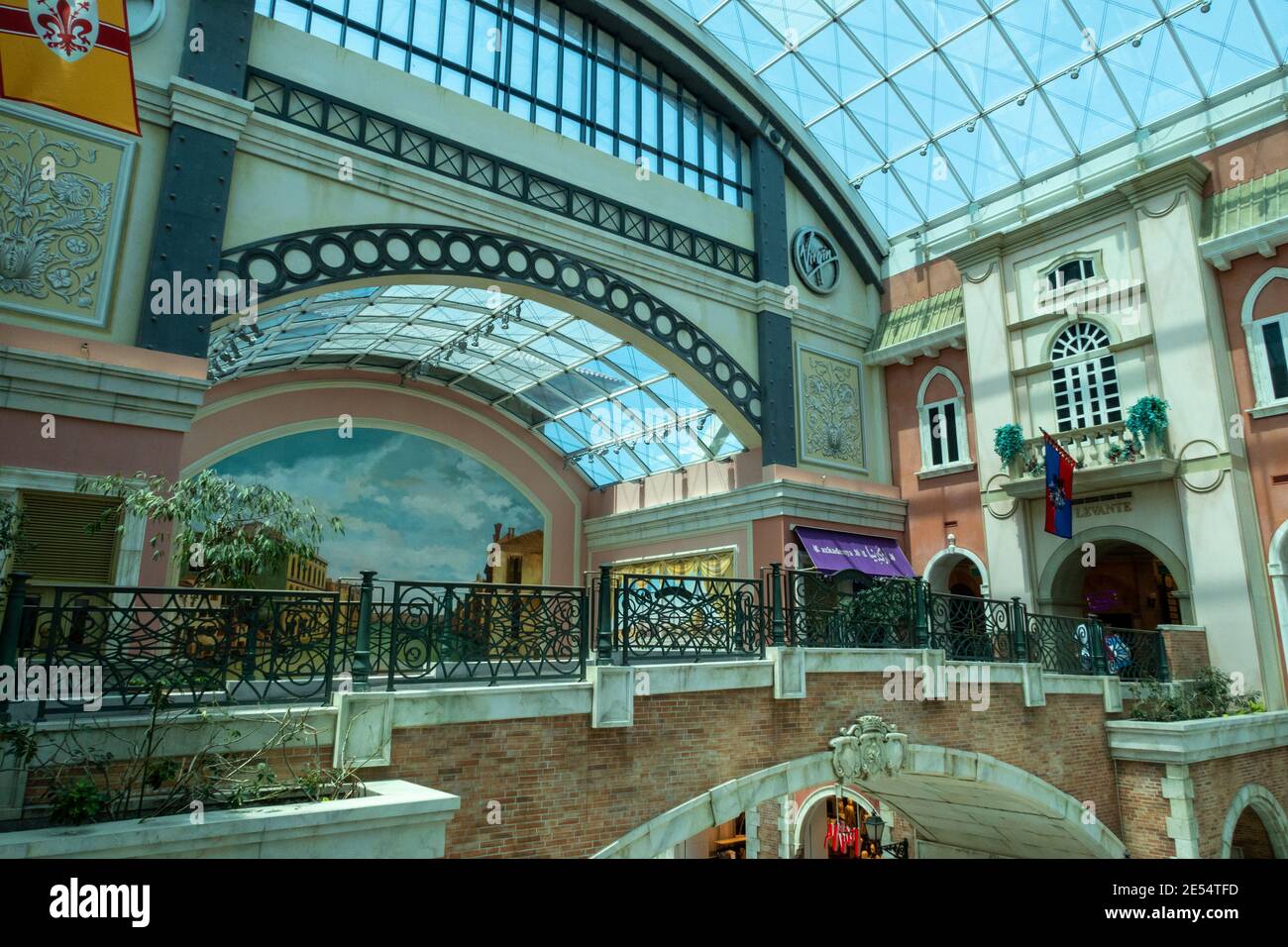 The Mercato Mall, Jumeirah Dubai, UAE Stock Photo - Alamy