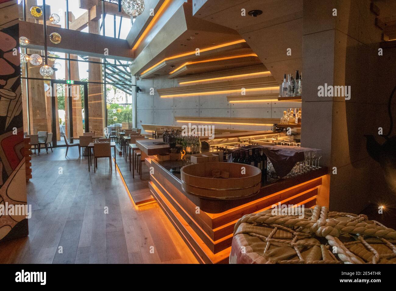 Mandarin hotel dubai hi-res stock photography and images - Alamy