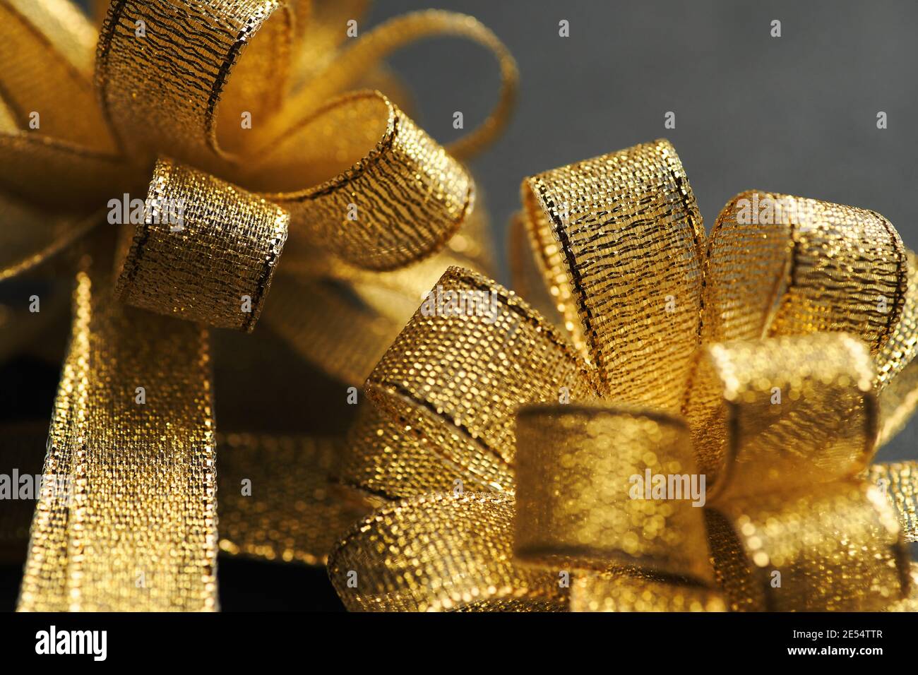 Golden ribbon bow hi-res stock photography and images - Alamy