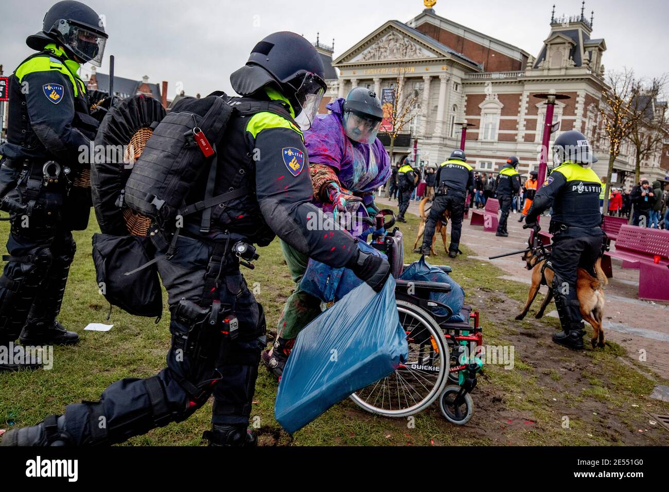 Politie in uniform hi-res stock photography and images - Alamy