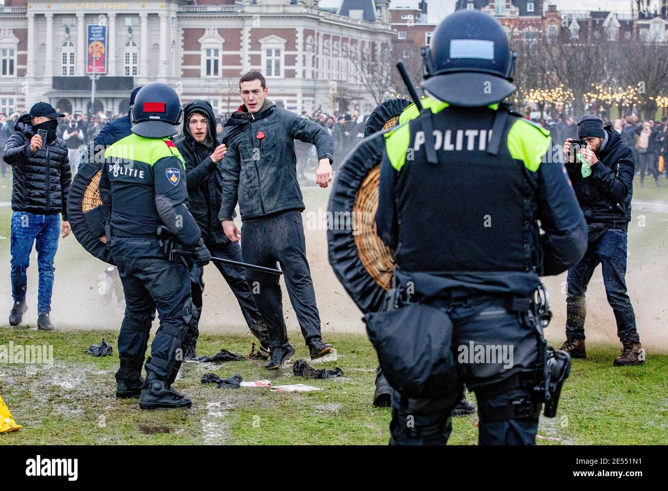 Politie in uniform hi-res stock photography and images - Alamy