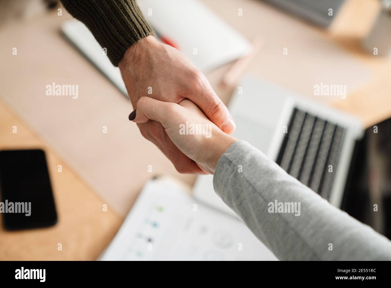 Handshake over table hi-res stock photography and images - Alamy