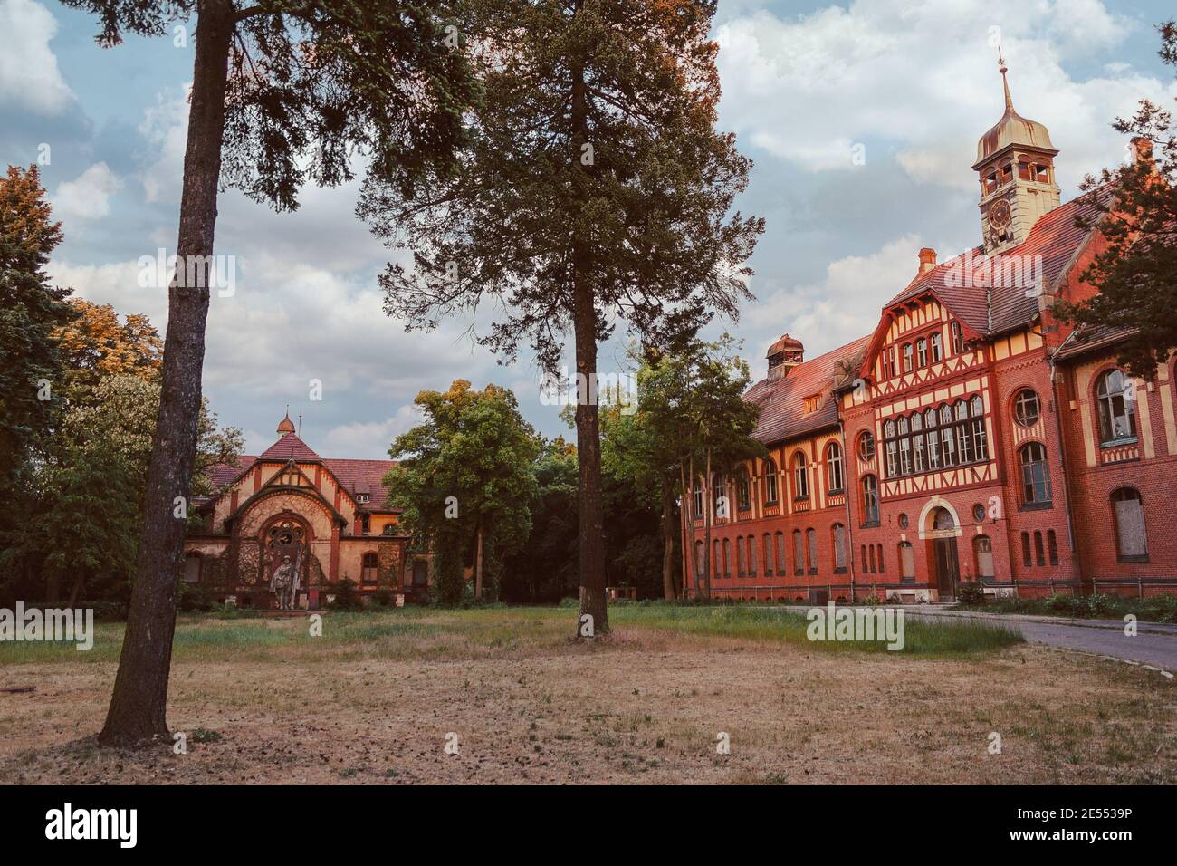Beelitz heilstaetten hospital 2012 hi-res stock photography and images ...