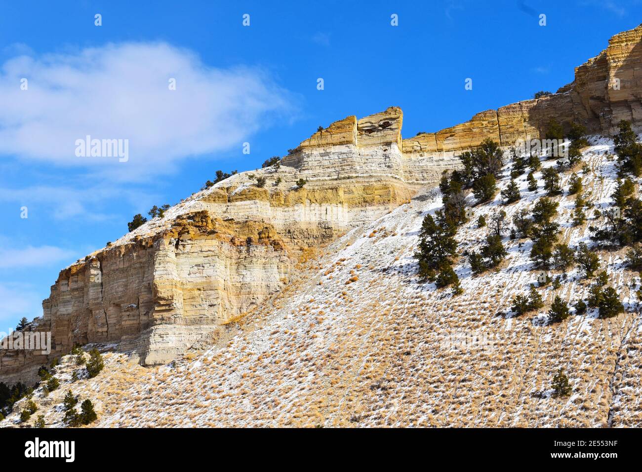 red rock cliffs in flaming gorge wyoming Stock Photo - Alamy