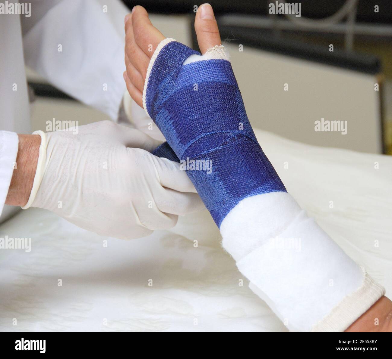 Doctor putting plaster on broken woman's hand Stock Photo - Alamy