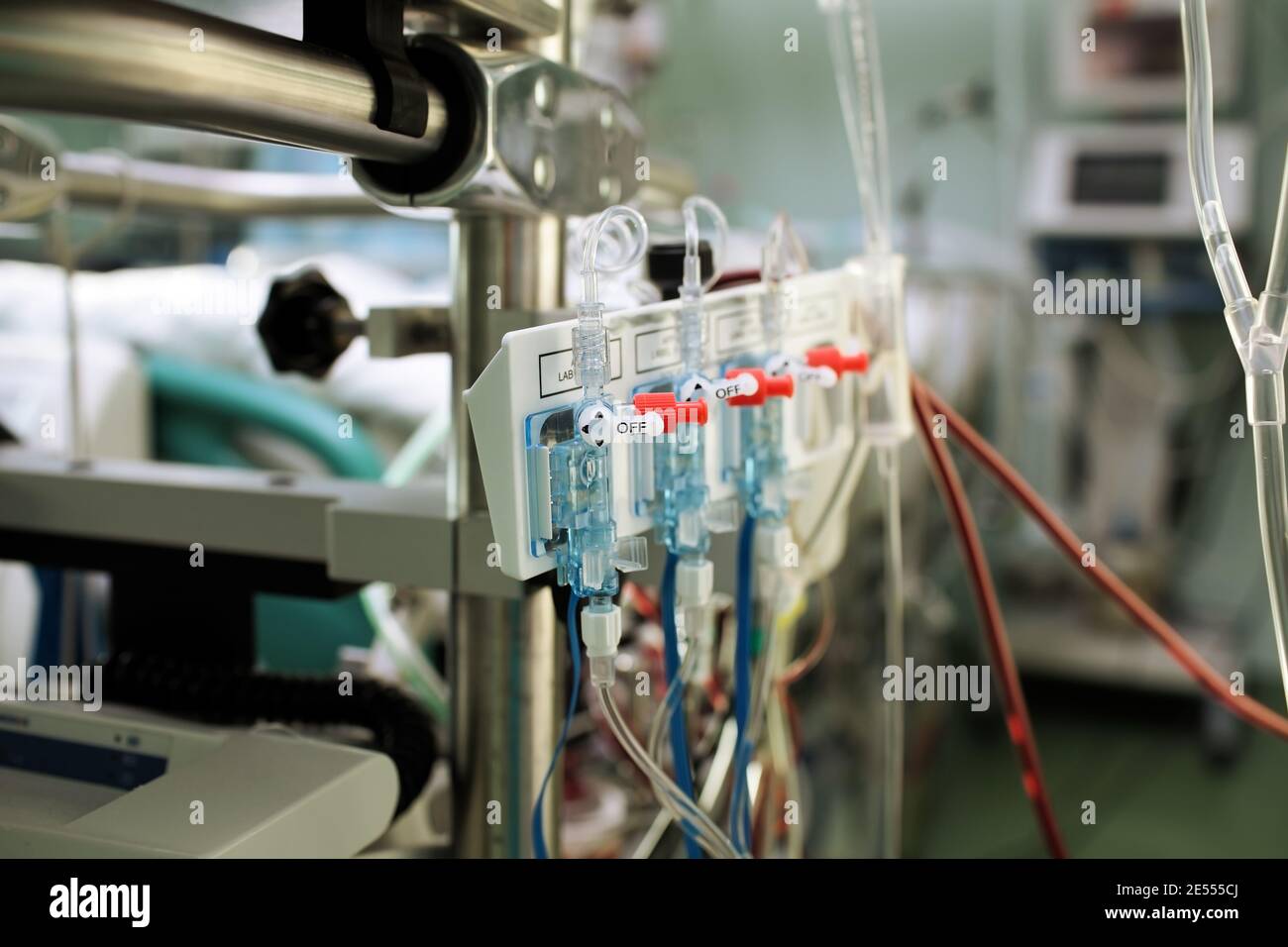 Sensors of invasive pressure measurement in cavities and chambers of ...