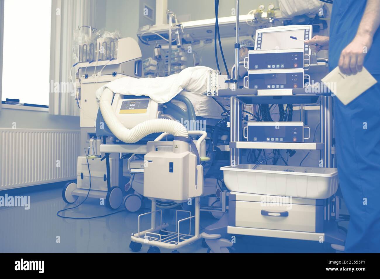 Hospital setting hi-res stock photography and images - Alamy