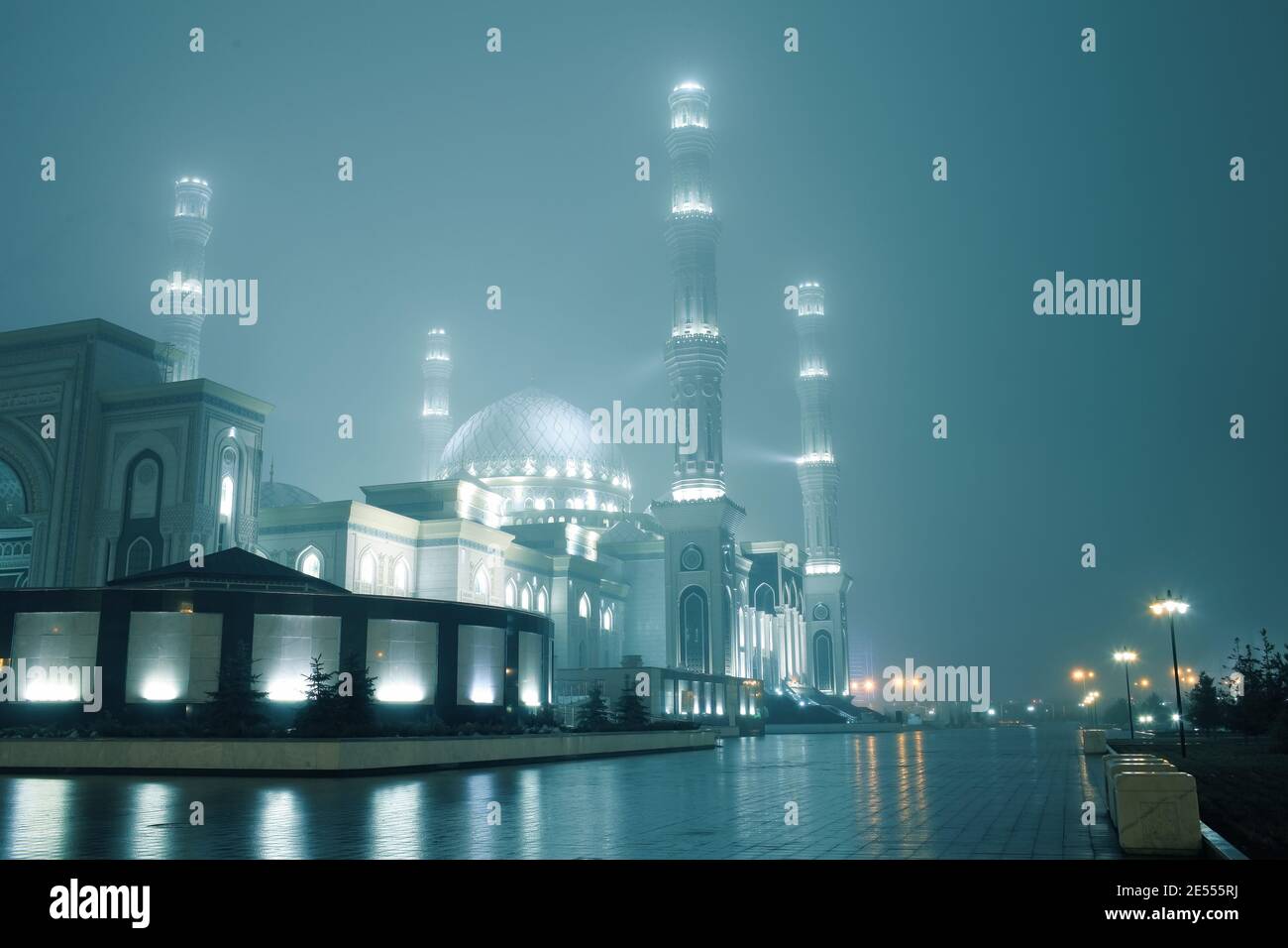 Night view of city mosque Stock Photo - Alamy