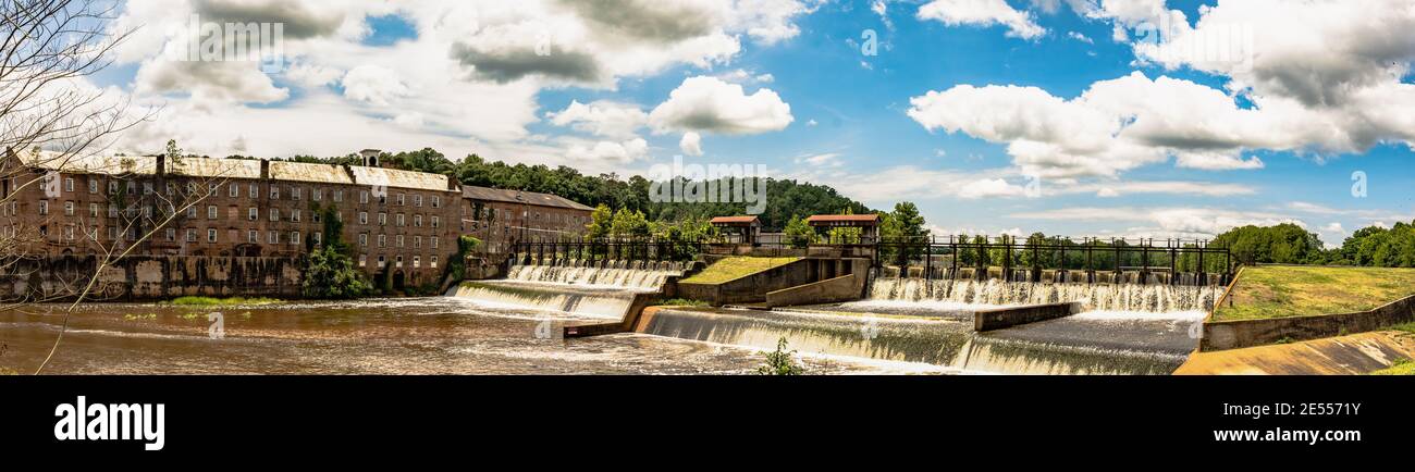 Mill pond dam hi-res stock photography and images - Alamy