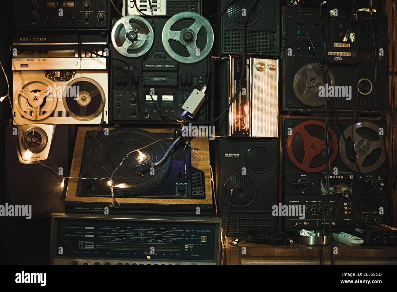 Vintage Electronics Wallpaper