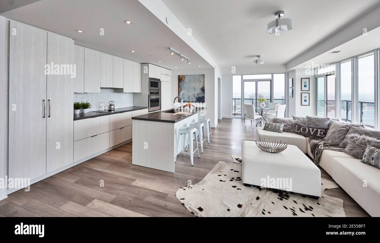 Toronto waterfront luxury condominiums Stock Photo - Alamy