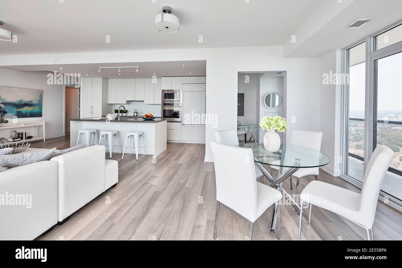 Toronto waterfront luxury condominiums Stock Photo - Alamy