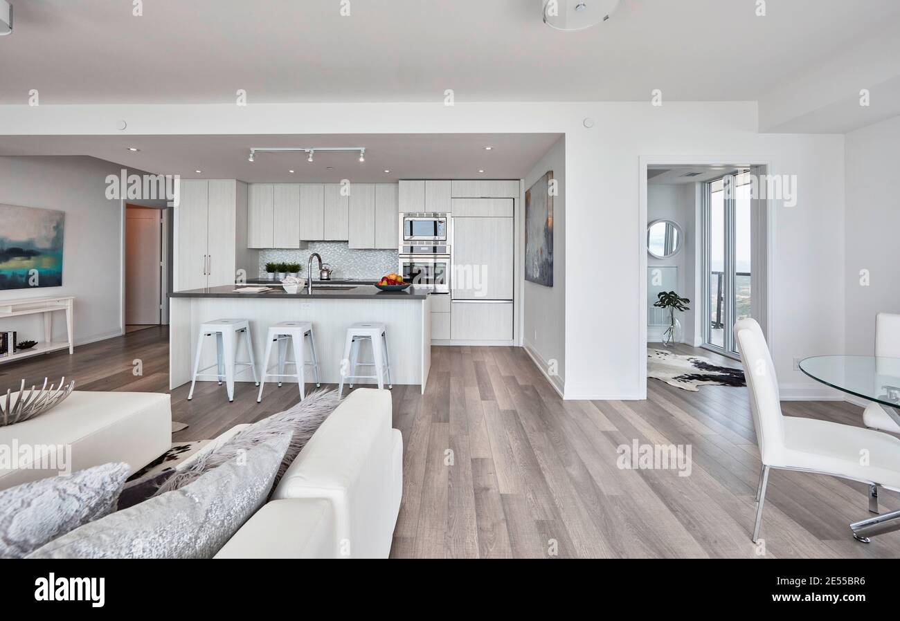 Toronto waterfront luxury condominiums Stock Photo - Alamy