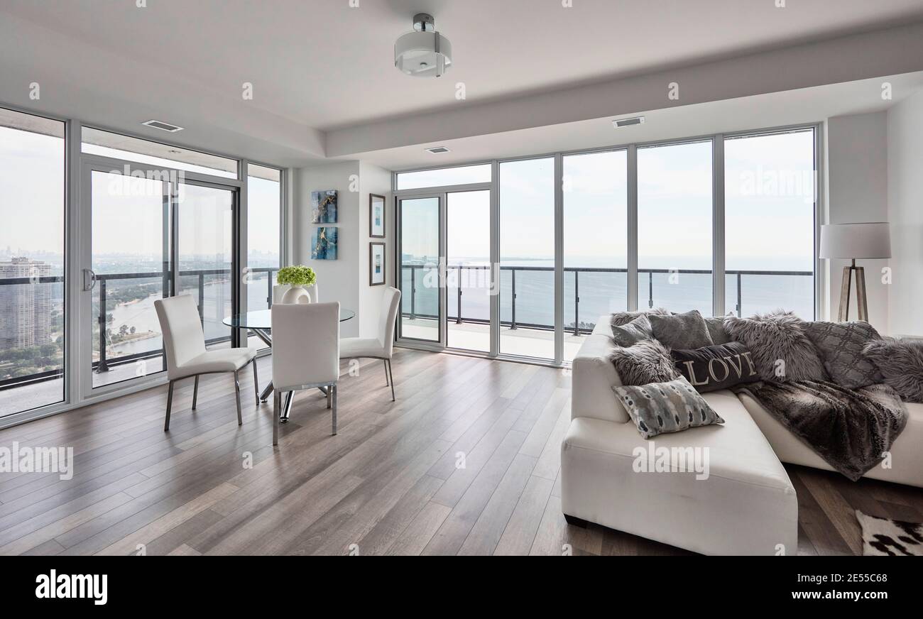 Toronto waterfront luxury condominiums Stock Photo - Alamy