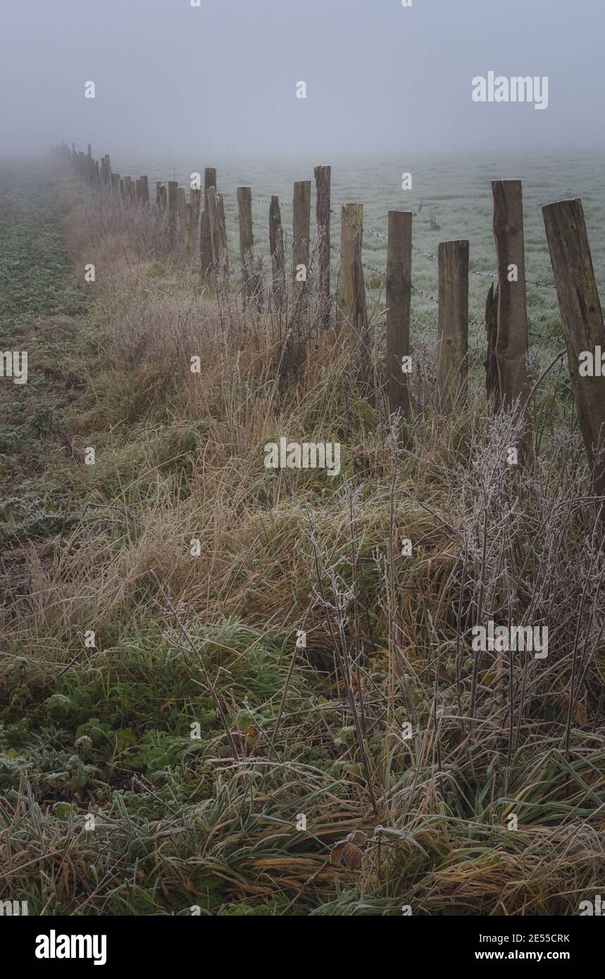 Winter landscapes in Southern England UK Frosty, snowy country fields ...