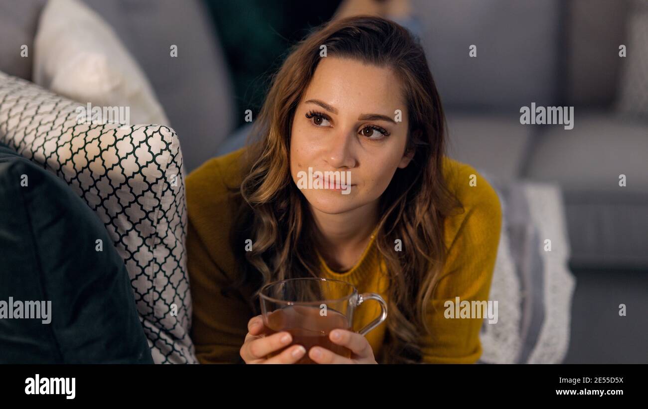 Young pretty woman in her mid 20s Stock Photo - Alamy