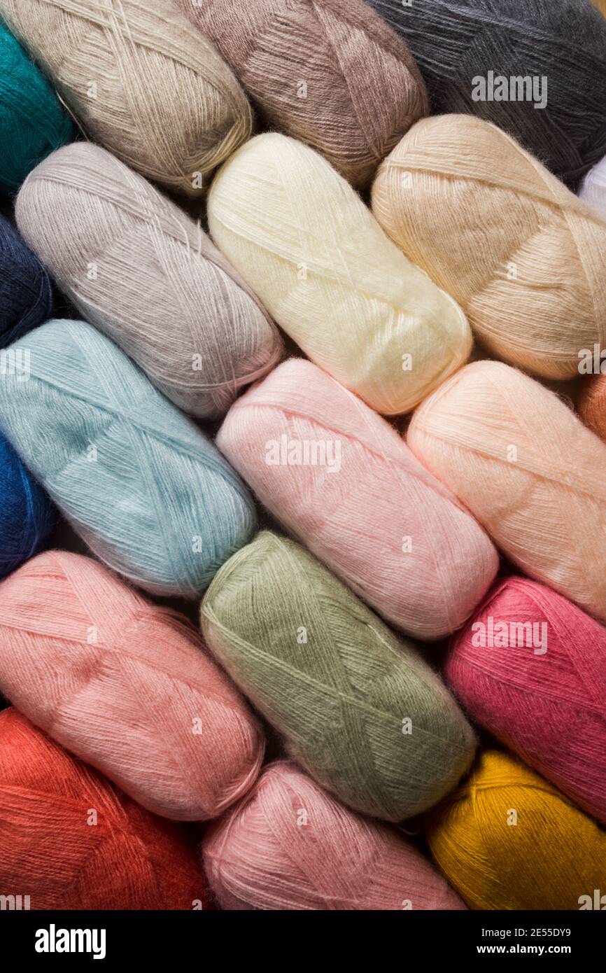 The cotton threads are arranged diagonally as a texture Stock Photo - Alamy