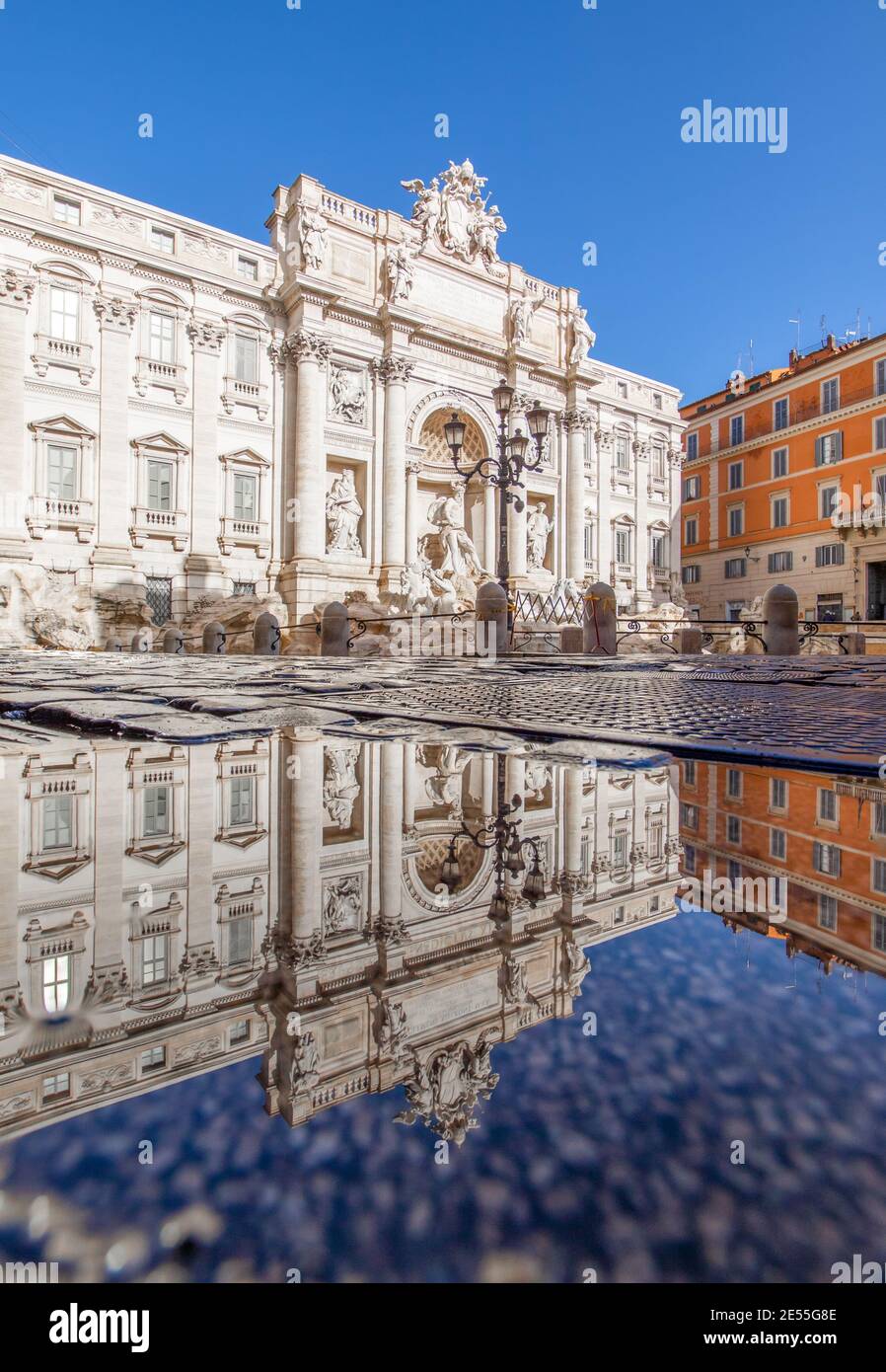 Anita ekberg at the trevi fountain hi-res stock photography and images ...
