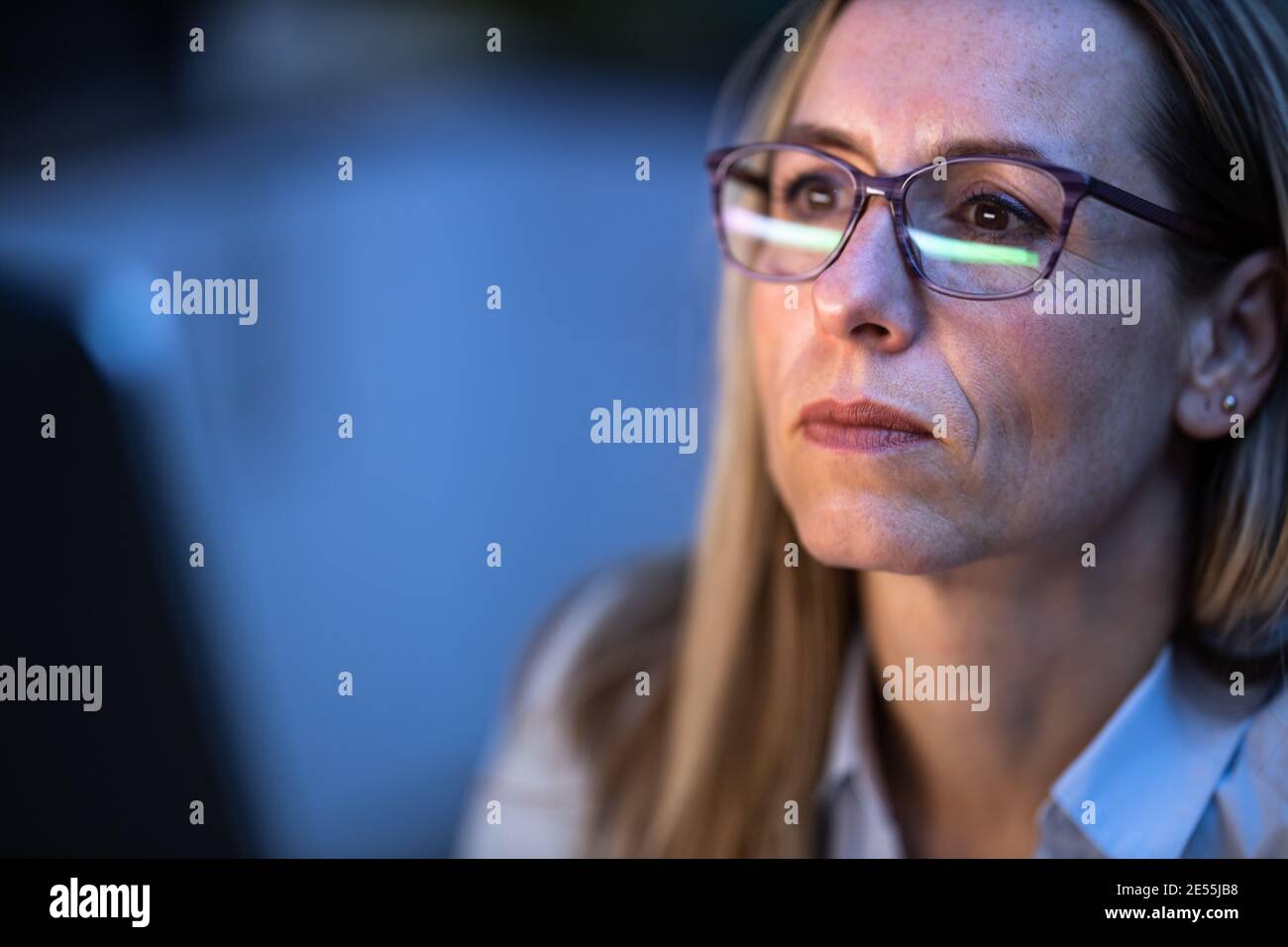 Woman staring distance office hi-res stock photography and images - Alamy