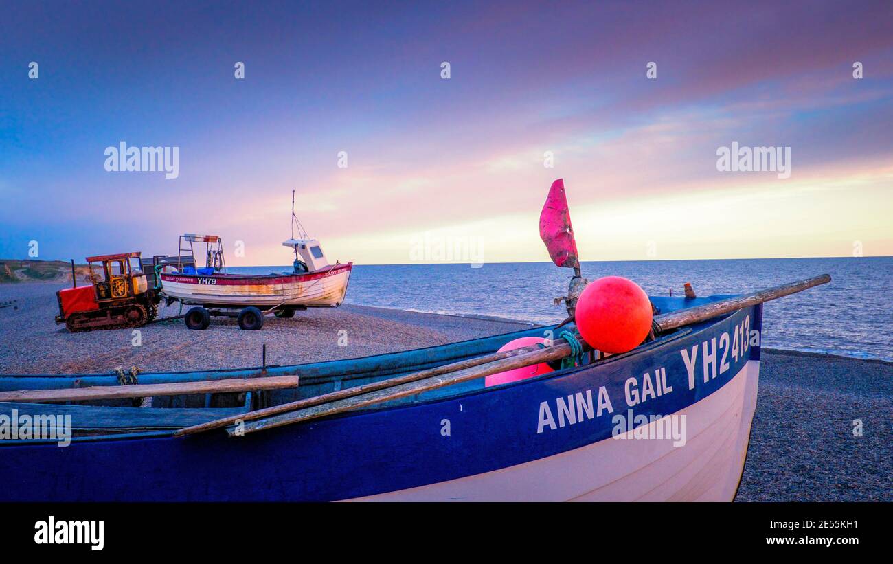 Dawn fishing hi-res stock photography and images - Alamy