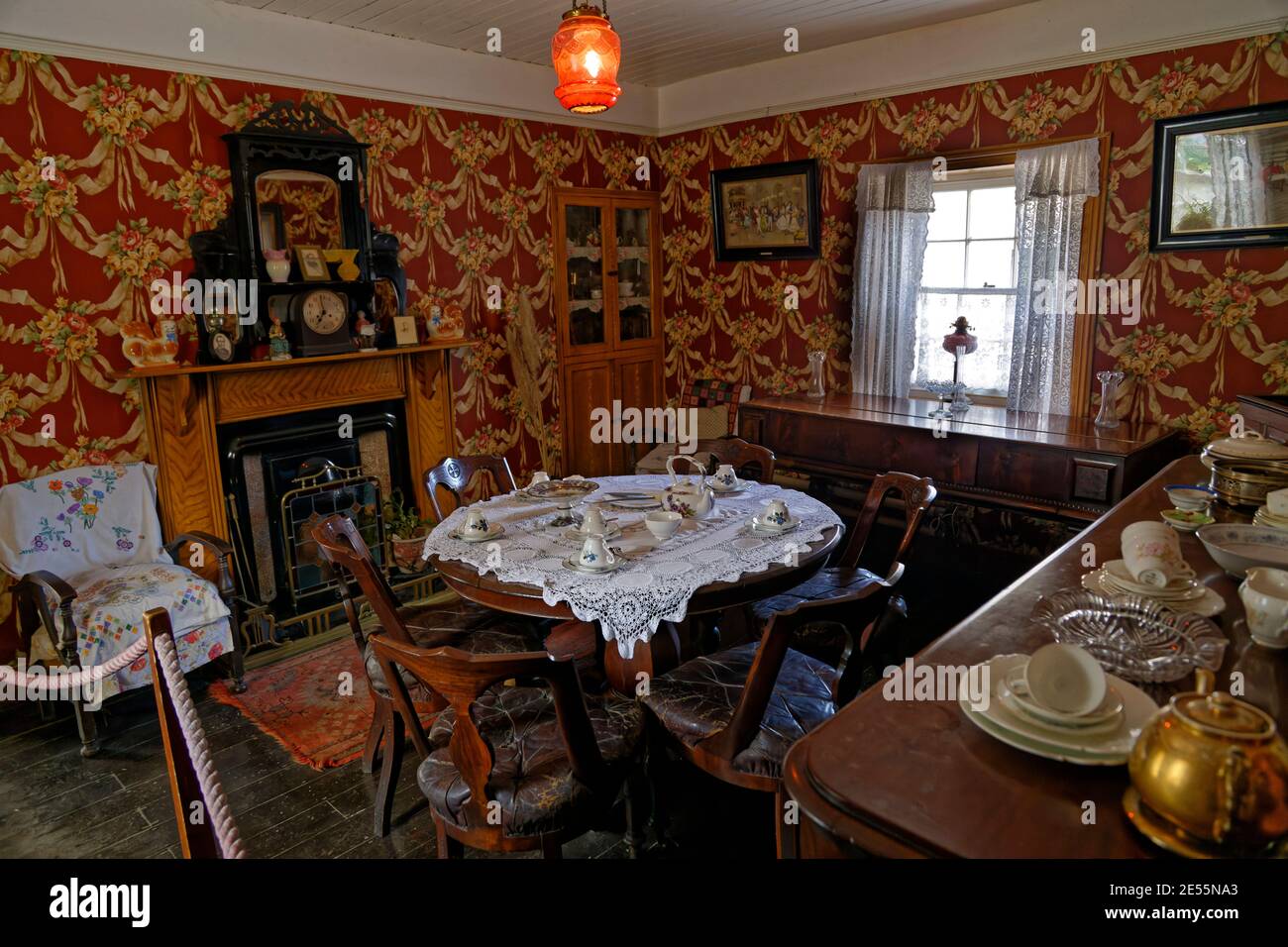 Irish cottage interior hi-res stock photography and images - Alamy