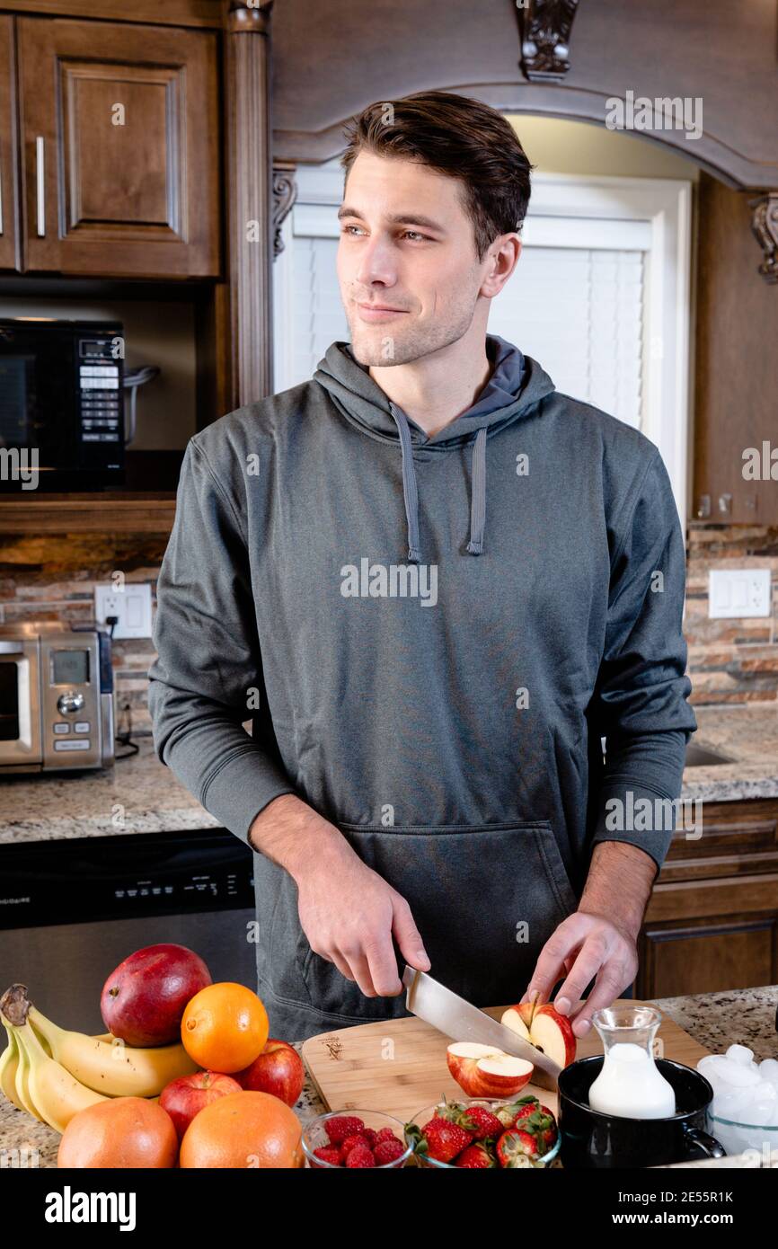 Chopping food hi-res stock photography and images - Alamy