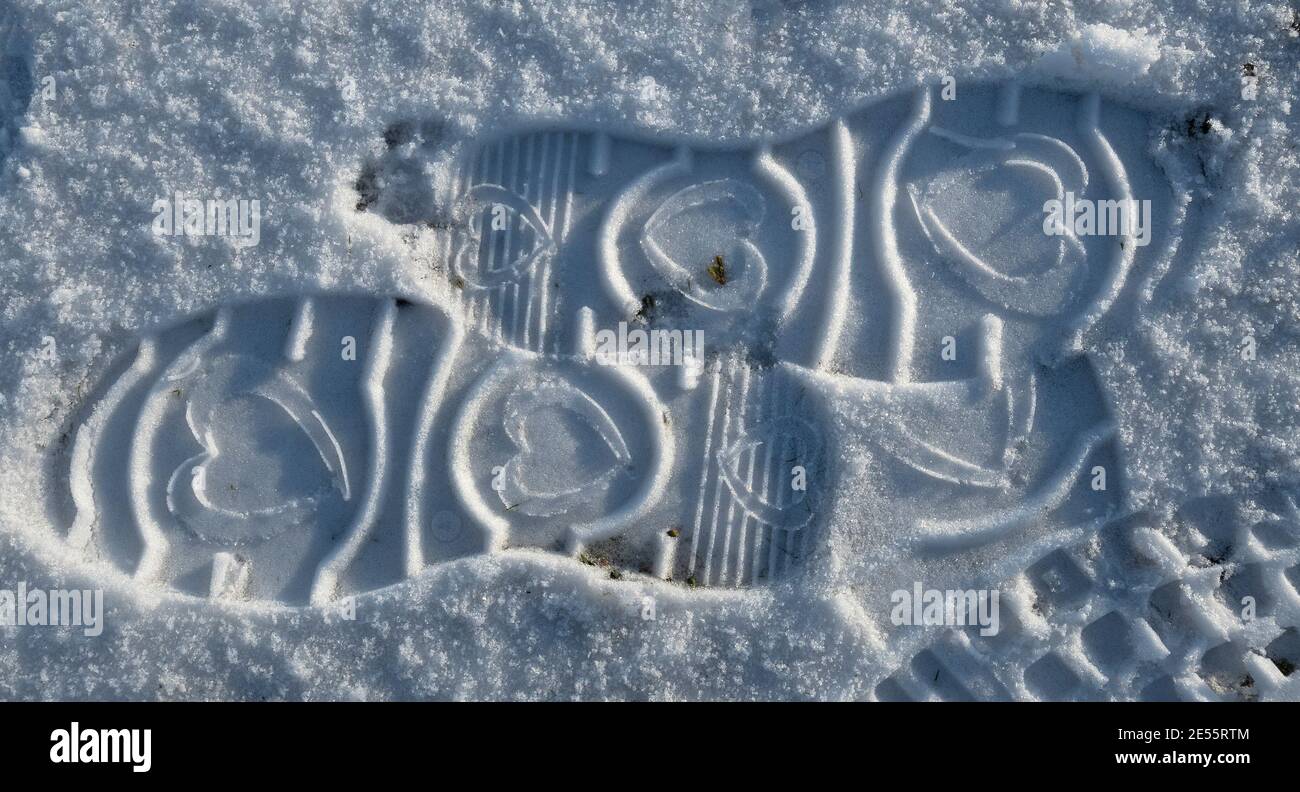 Christmas footprints snow uk hi-res stock photography and images - Alamy