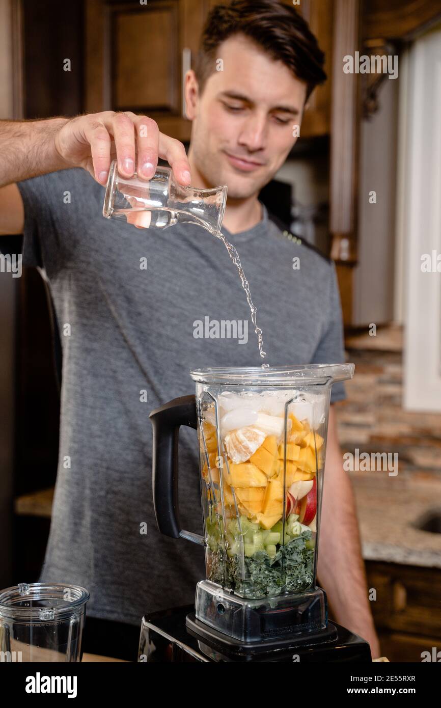 Man using blender making hi-res stock photography and images - Alamy